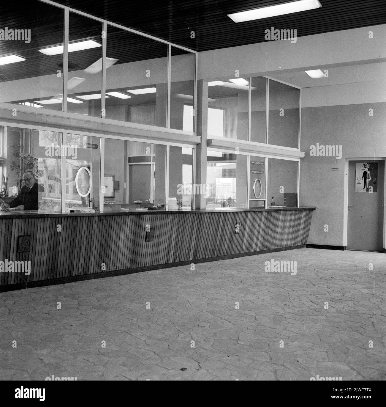 Interior of the N.S. station Zevenaar in Zevenaar: HAL with counters ...