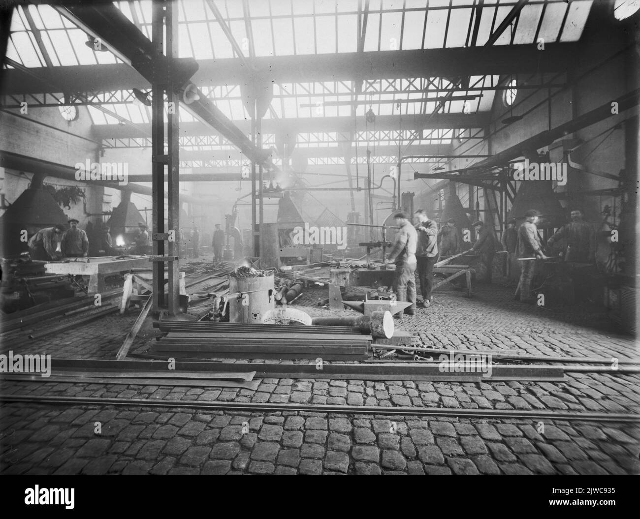 Interior of the Machinefabriek of the Louis Smulders & Co (Groeneweg 2 ...