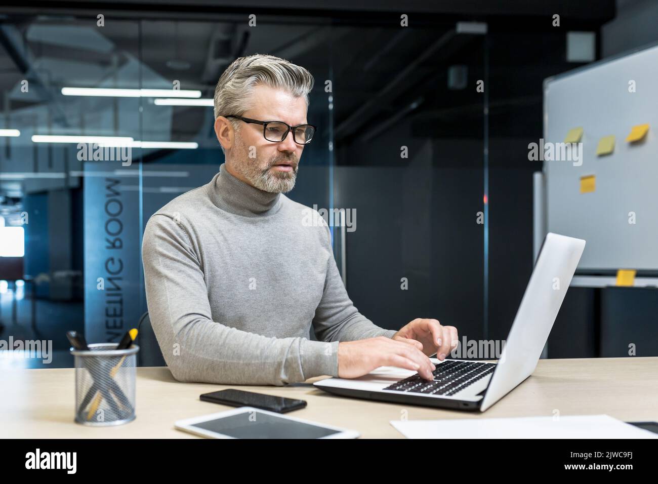 Male web hi-res stock photography and images - Alamy