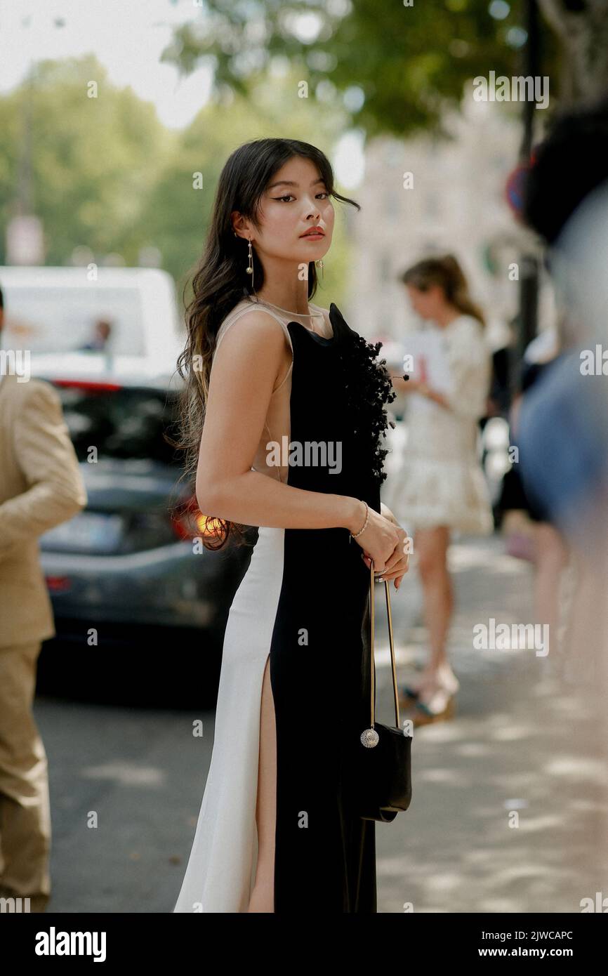 Street style, Caroline Hu arriving at Stephane Rolland Fall-Winter 2022 ...