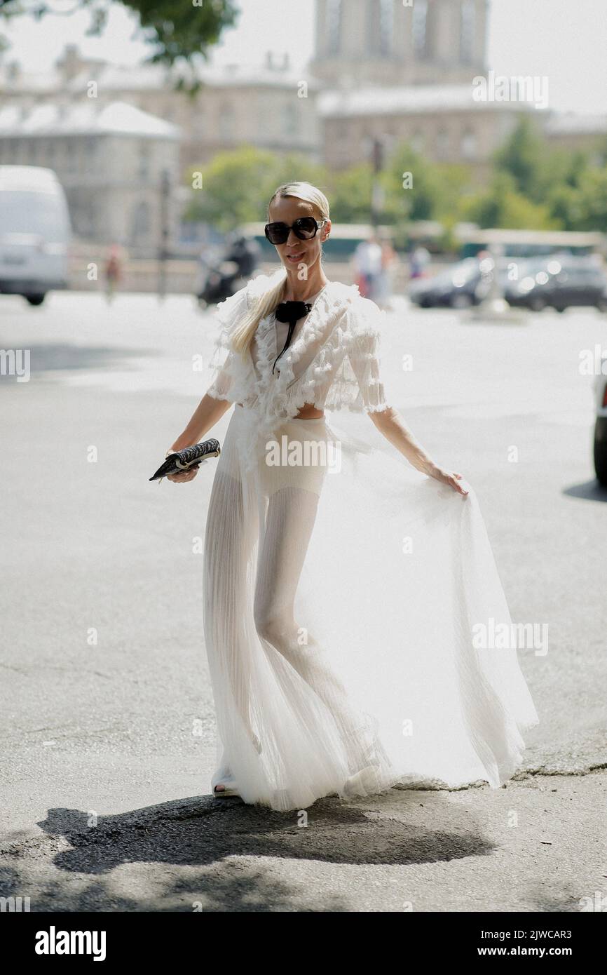 Street style, Denisa Palsha arriving at Stephane Rolland Fall-Winter ...