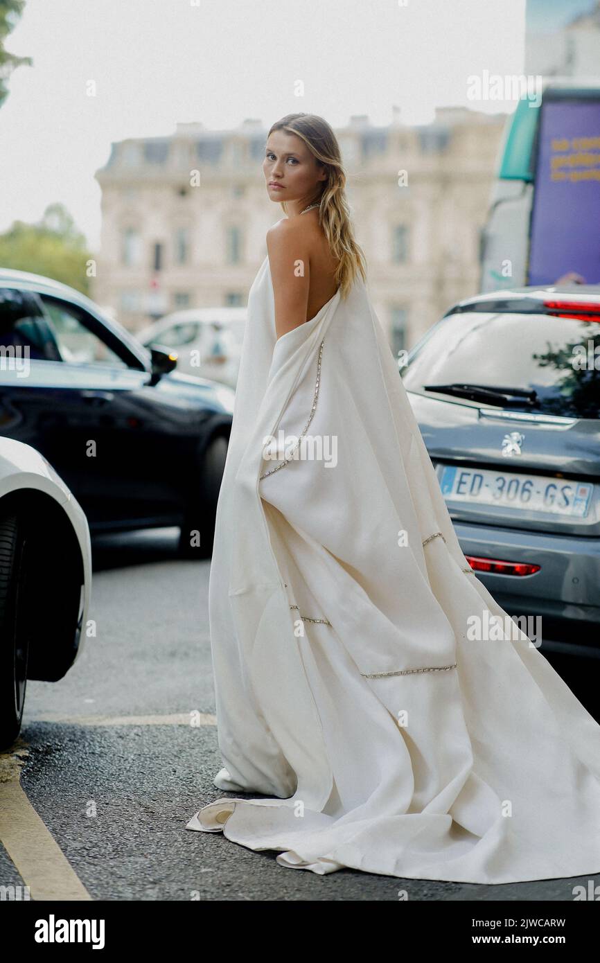Street style, Chloe Lecareux arriving at Stephane Rolland Fall-Winter ...