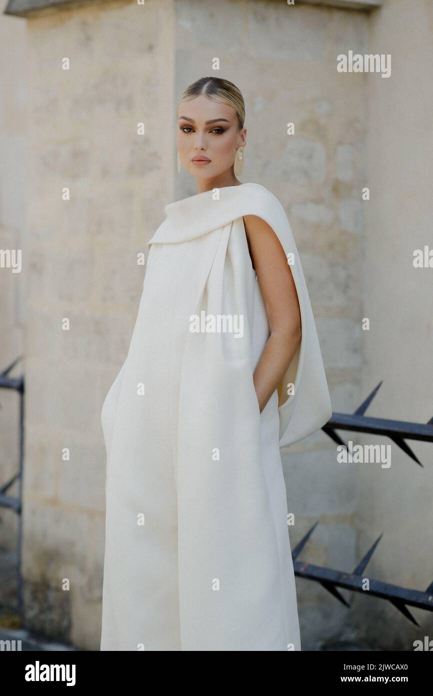 Street style, Romane Innc arriving at Alexis Mabille Fall-Winter 2022 ...