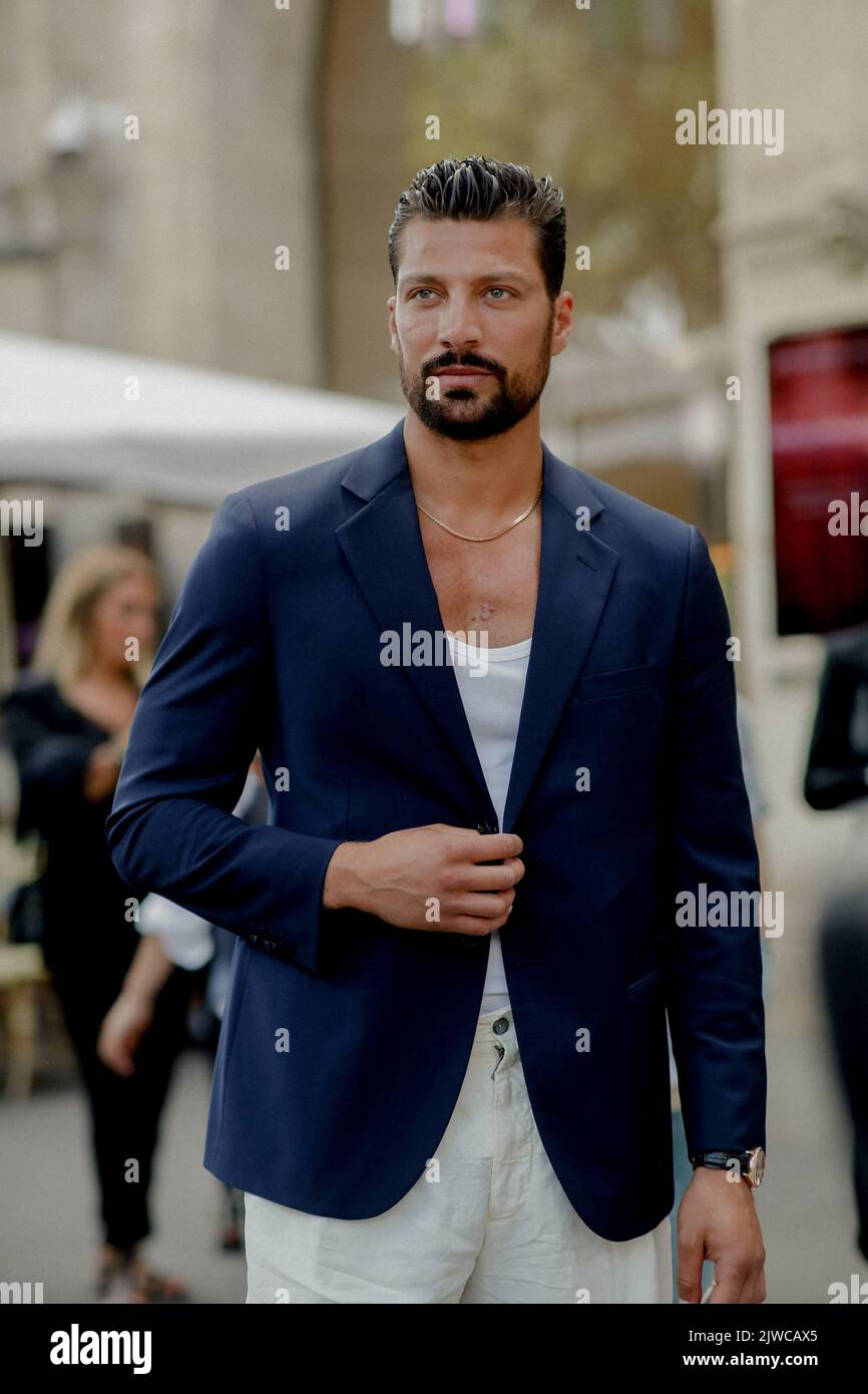 Street style, Simone Susinna arriving at Stephane Rolland Fall-Winter 2022-2023 Haute Couture ...