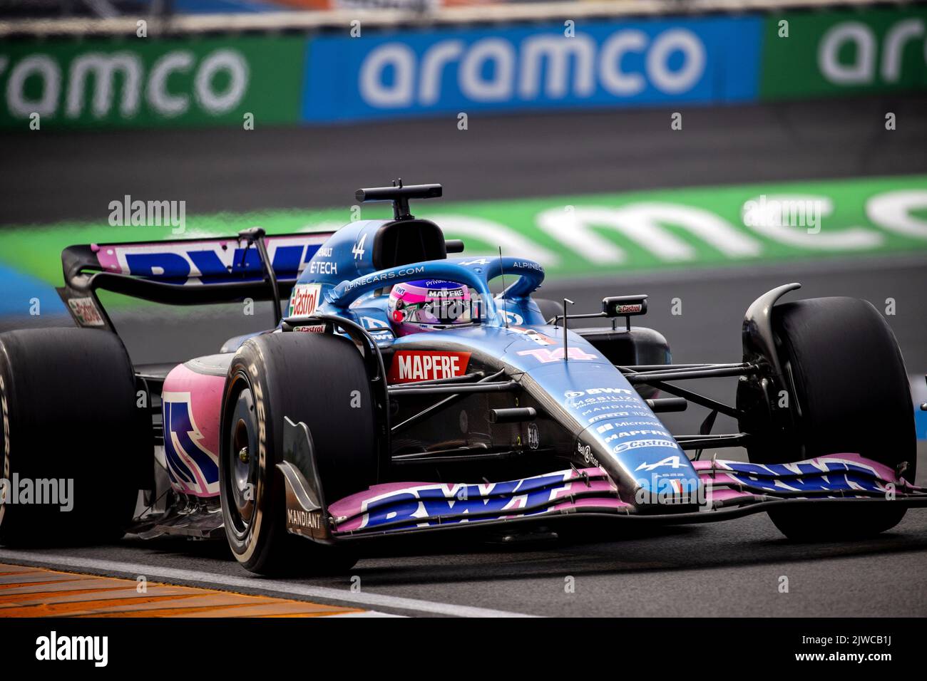 ZANDVOORT - Fernando Alonso (14) driving the Alpine A522 during the F1 ...