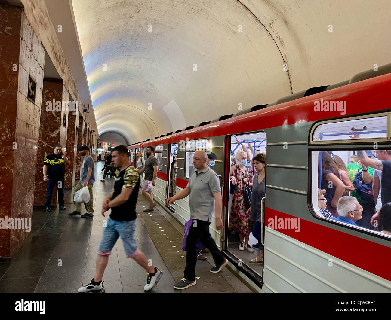 People getting off subway hi-res stock photography and images - Alamy