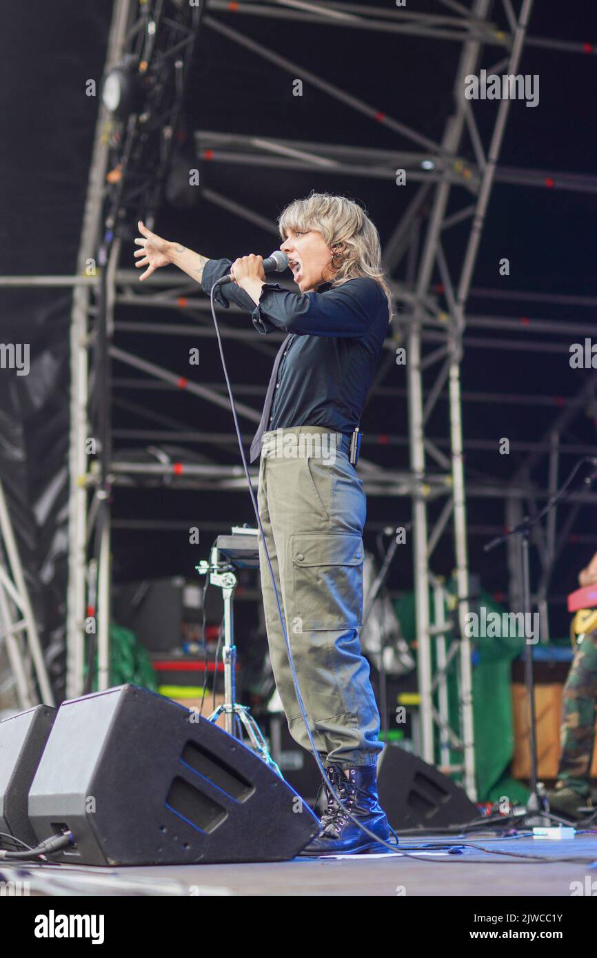 Dorset, UK. Sunday, 4 September, 2022. Alynda Segarra of Hurray for the ...