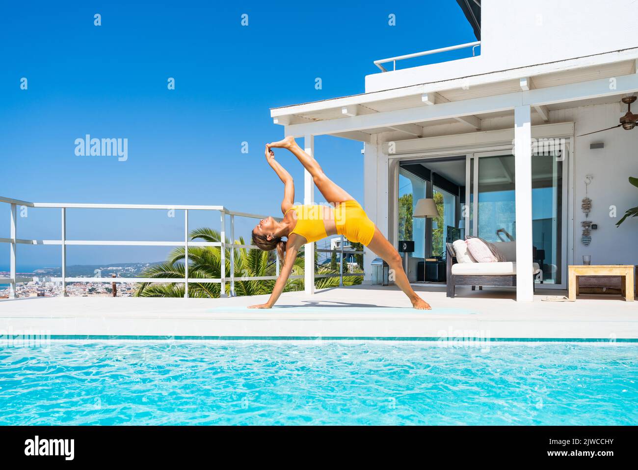 Beautiful young atlethic woman wearing sportswear doing yoga meditation ...