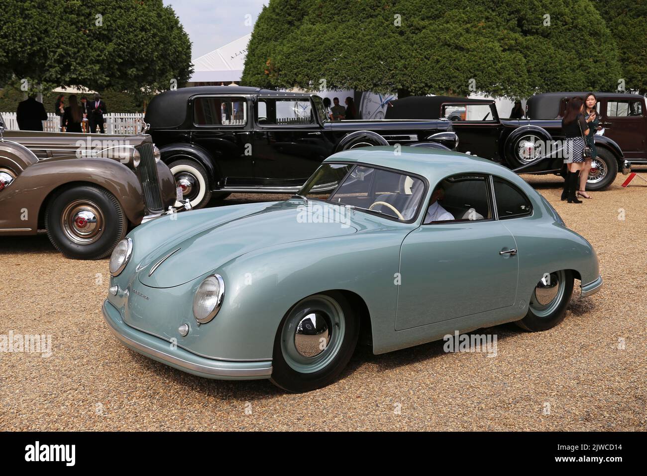 Porsche 356 Split-Window Coupe (1951). Concours of Elegance 2022 ...