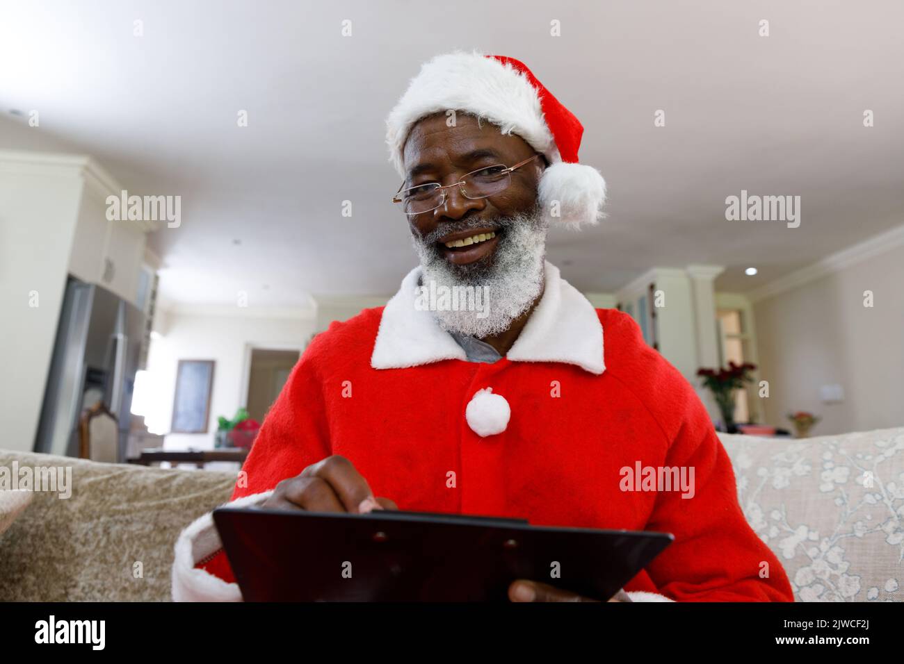 Portrait of senior african american man wearing a costume of santa ...