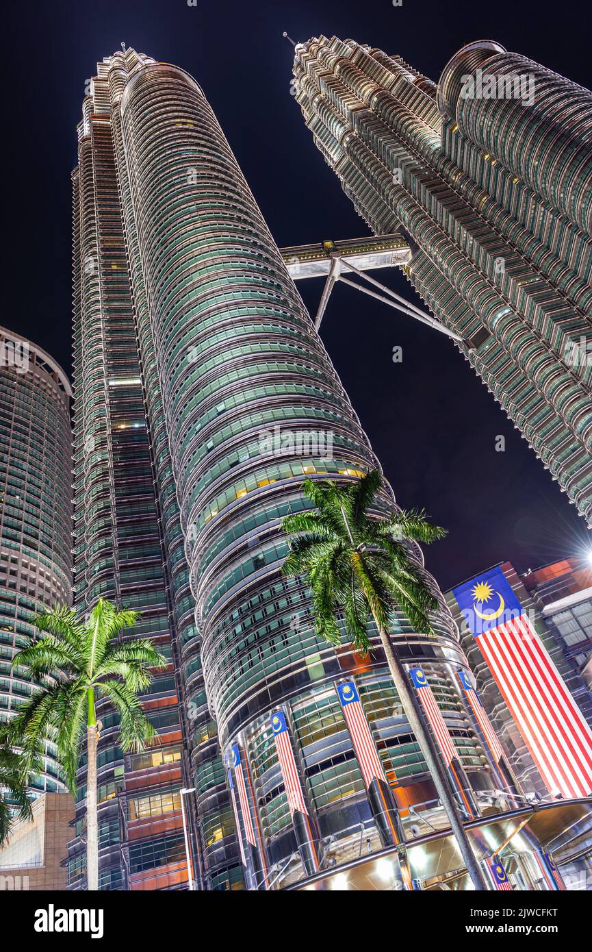 Portrait, close-up image of the Petronas Twin Towers with the Malaysian ...
