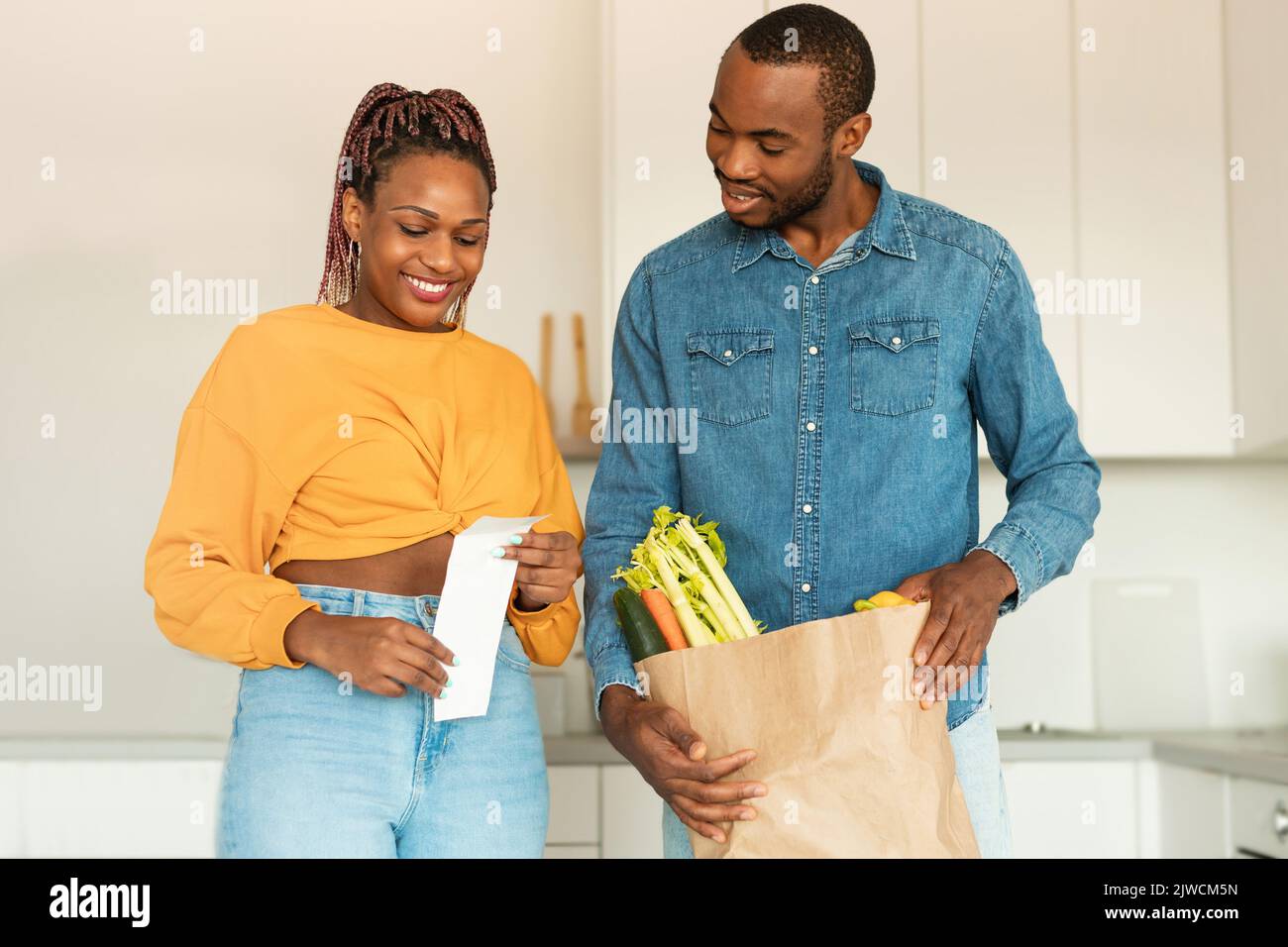 Couple order hi-res stock photography and images - Alamy