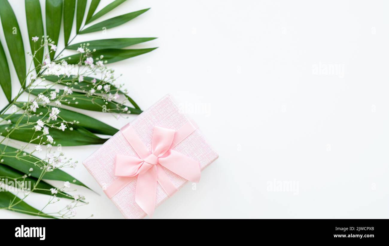 Gift card pink hi-res stock photography and images - Alamy