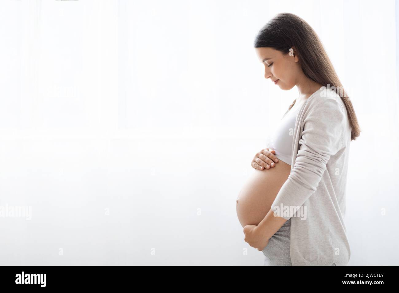 Lady standing next hi-res stock photography and images - Alamy