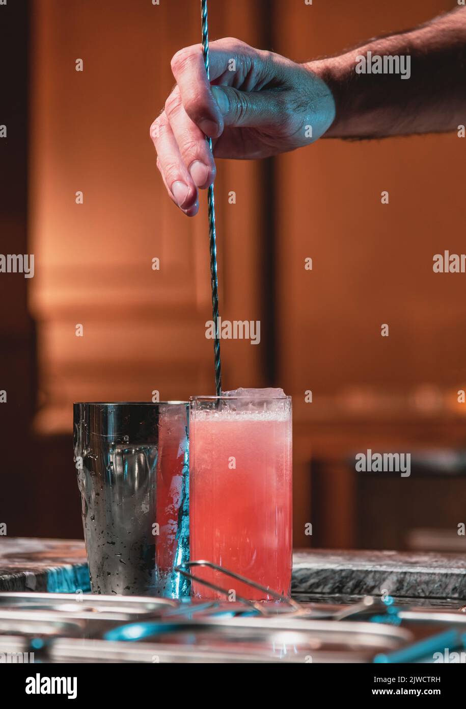 Bartender at nightclub preparing cocktails with bar equipment Stock ...