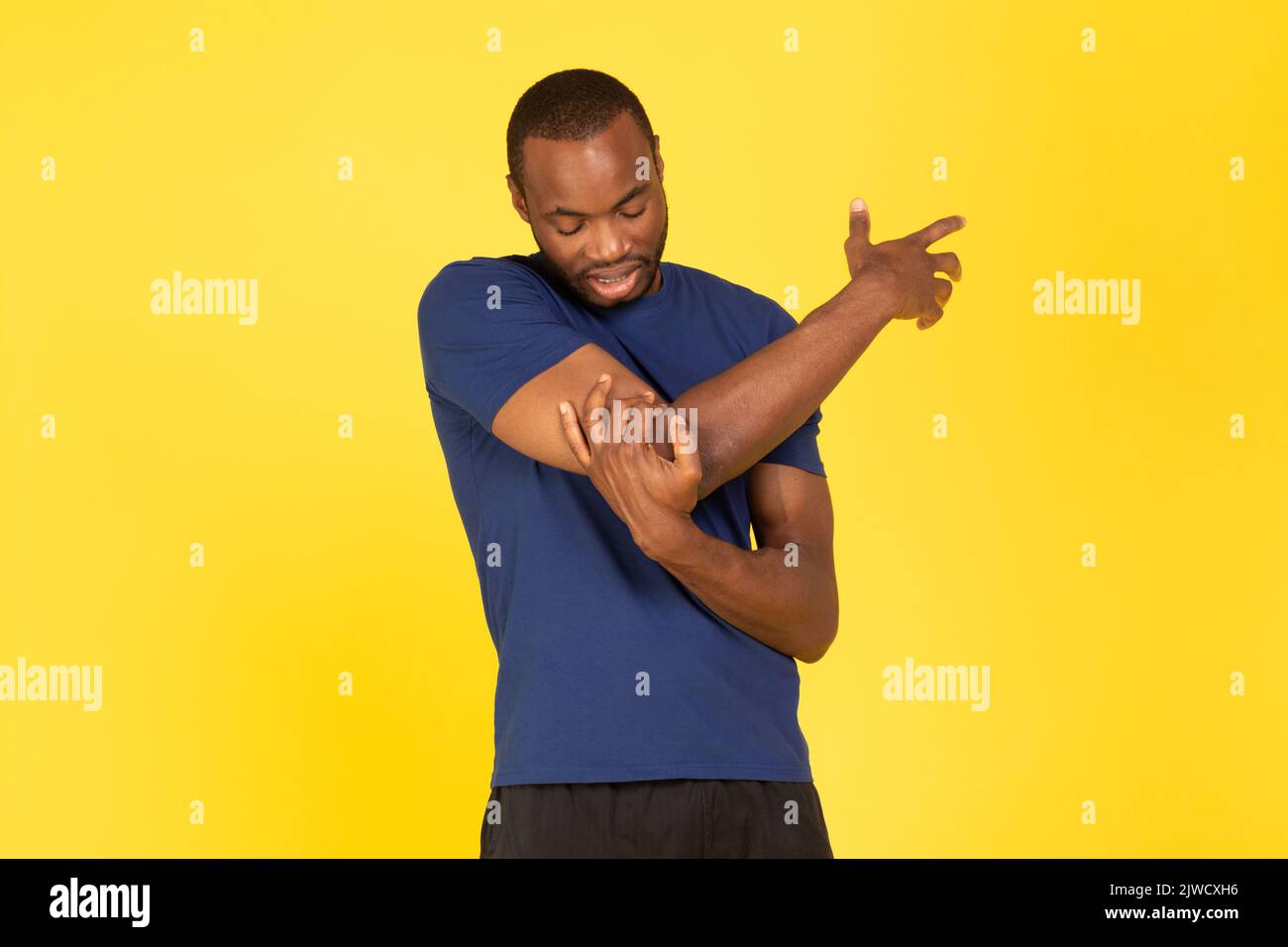 Sport man suffering with pain hi-res stock photography and images - Alamy