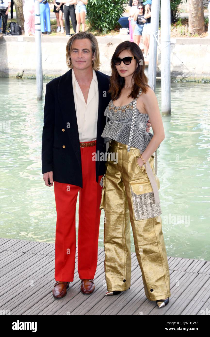 Chris pine and gemma chan hi-res stock photography and images - Alamy