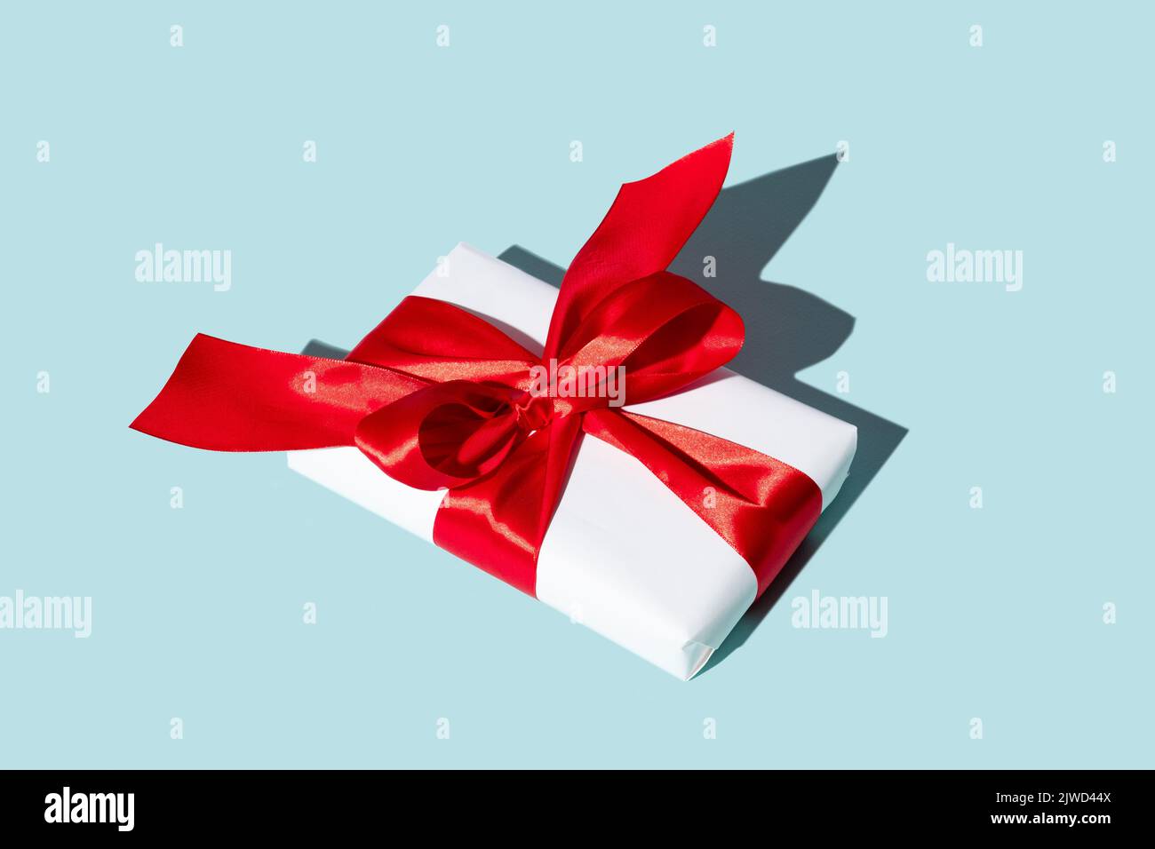 White long gift box hi-res stock photography and images - Alamy