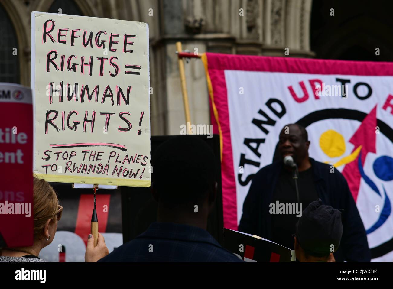 Royal Courts of Justice, London, UK. 5th Sep, 2022. Demonstrate stop ...
