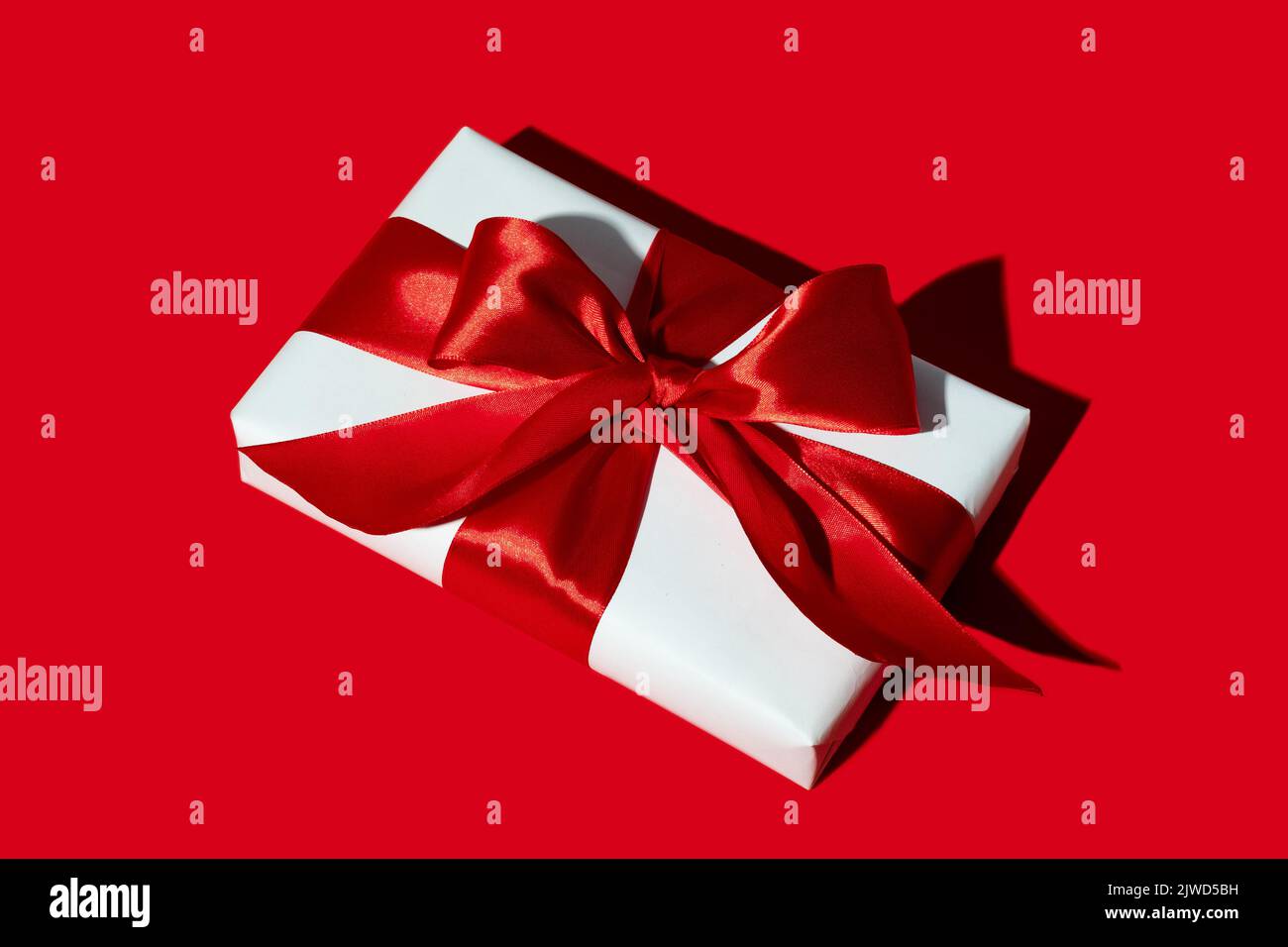 White long gift box hi-res stock photography and images - Alamy