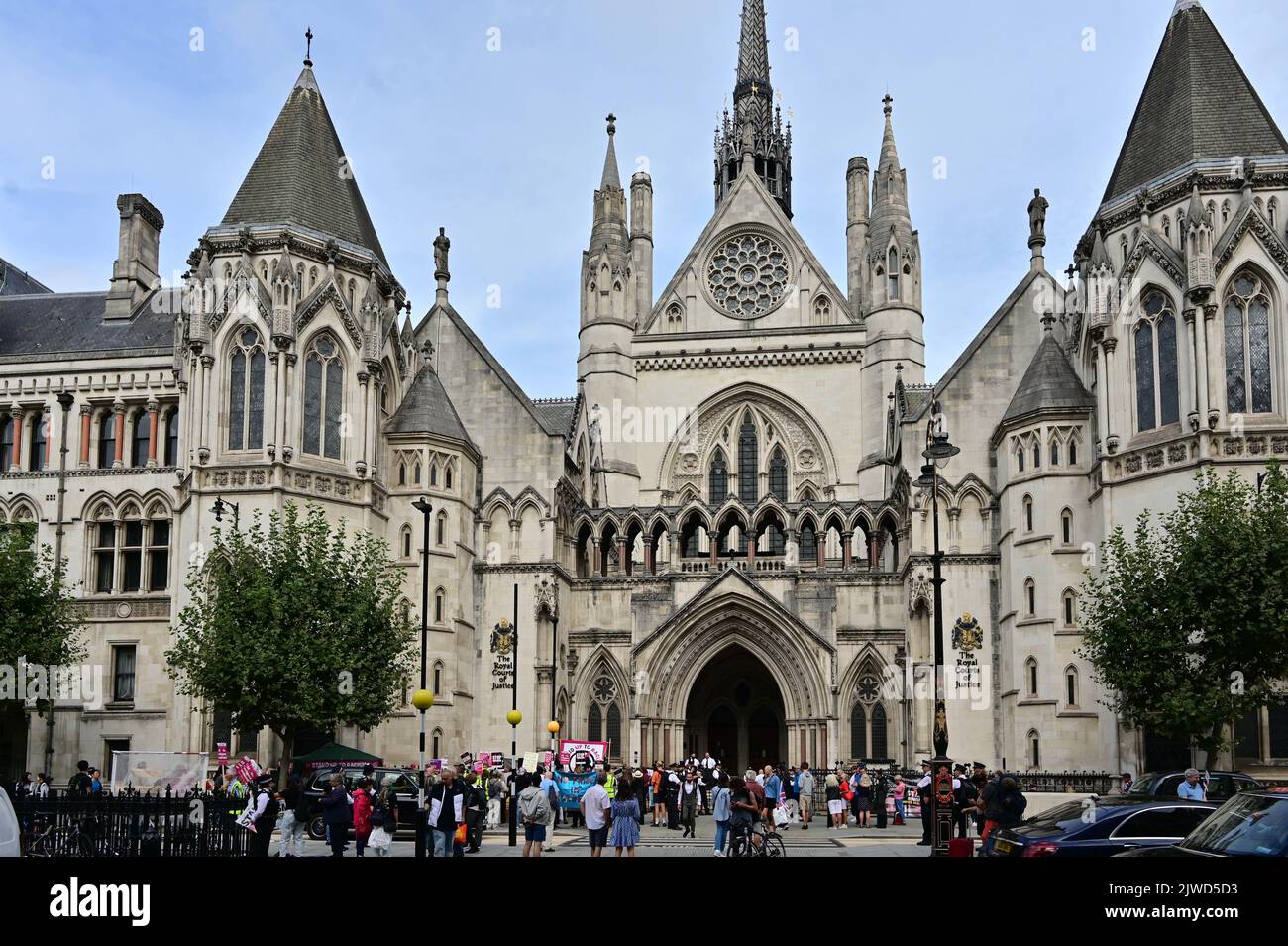 Royal Courts of Justice, London, UK. 5th Sep, 2022. Heavy police ...
