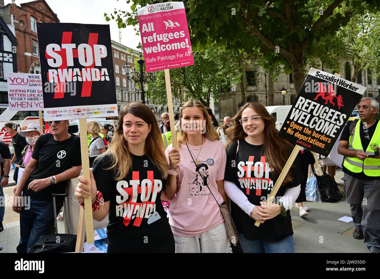 Royal Courts of Justice, London, UK. 5th Sep, 2022. Demonstrate stop ...