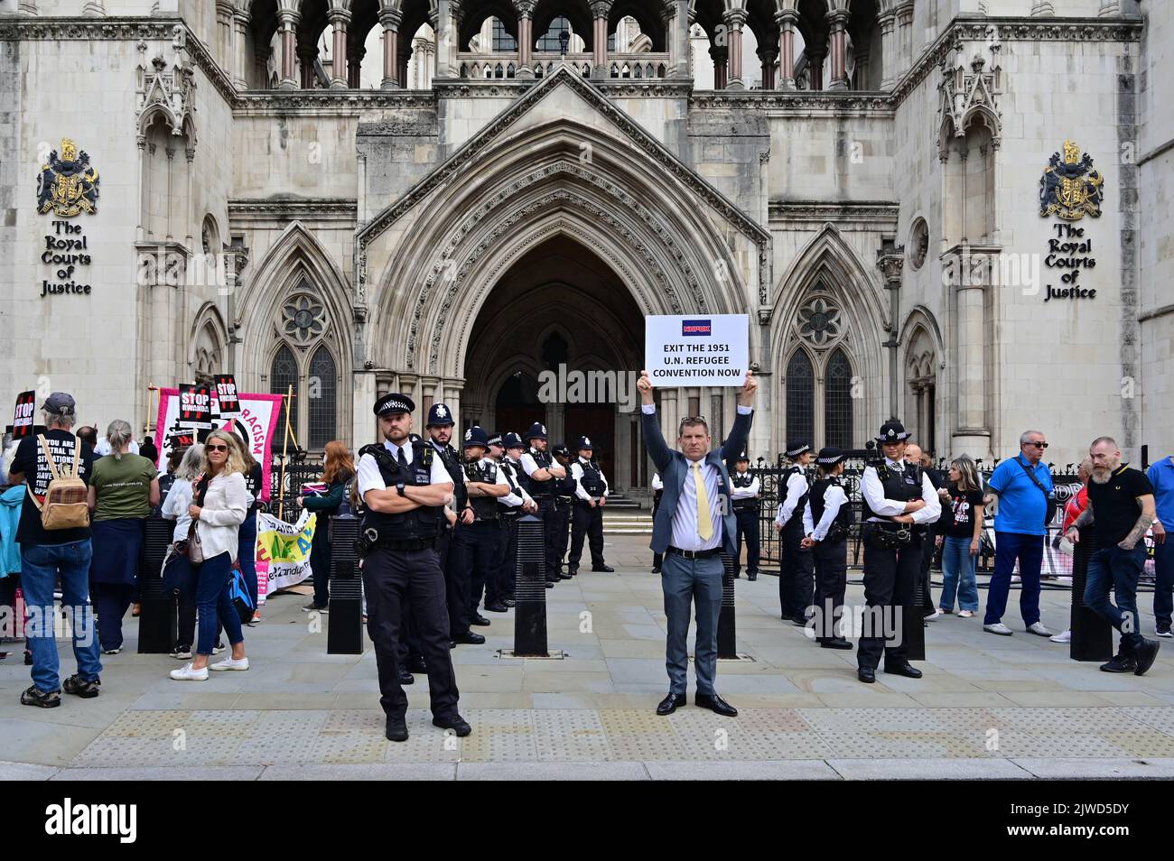 Royal Courts of Justice, London, UK. 5th Sep, 2022. Heavy police ...