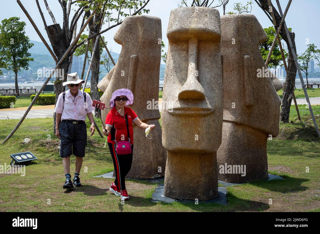 Taipei. 05th Sep, 2022. Tourists take photos next to replicas of Moai ...