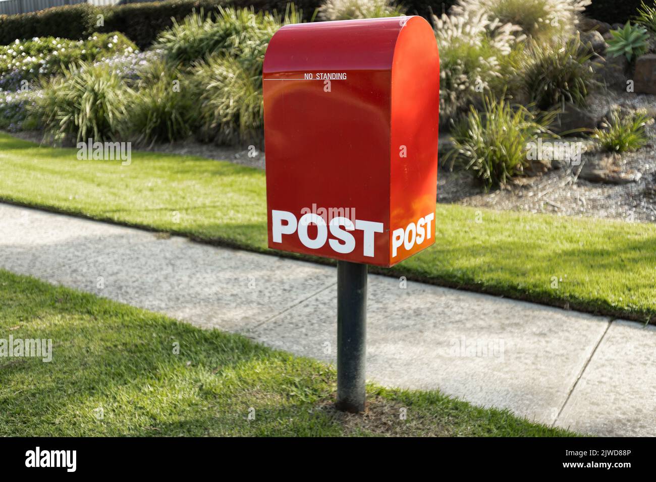 Postbox red sign hi-res stock photography and images - Alamy