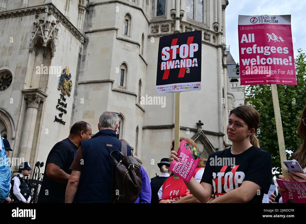 Royal Courts of Justice, London, UK. 5th Sep, 2022. Demonstrators stop ...
