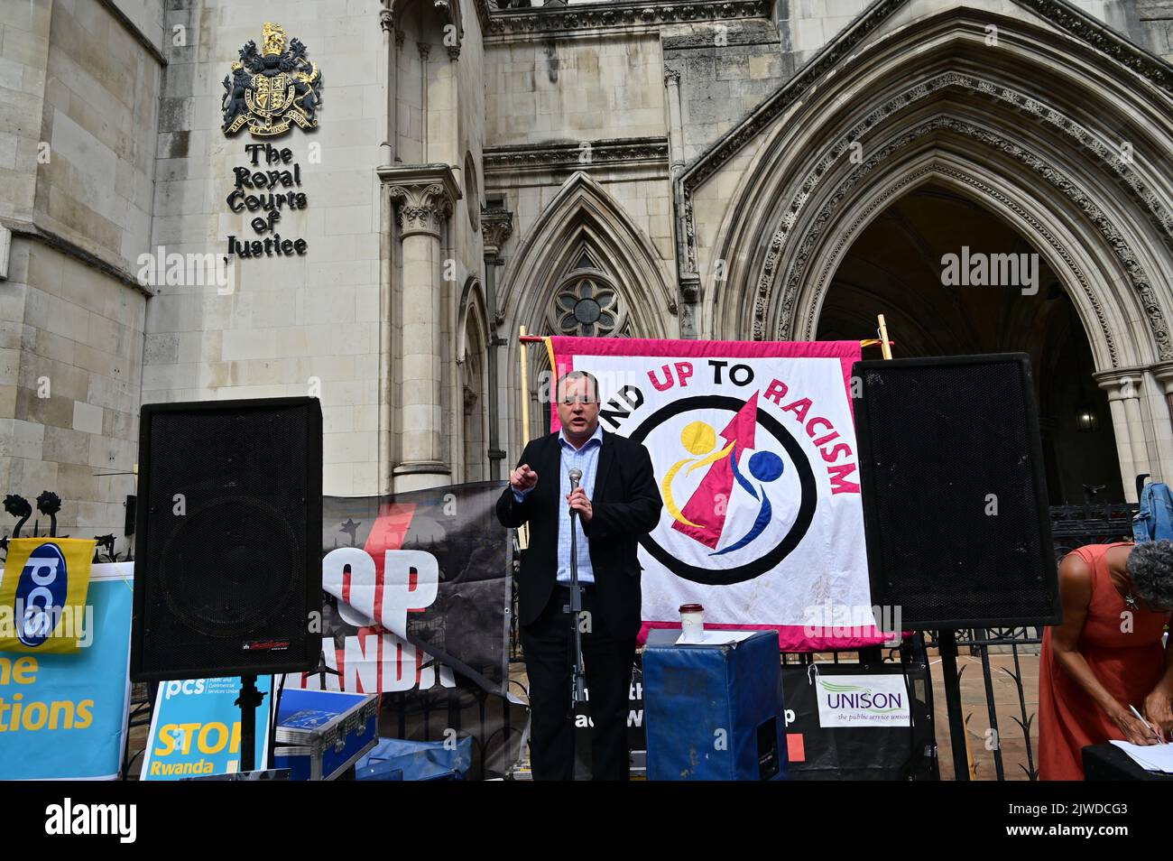 Royal Courts of Justice, London, UK. 5th Sep, 2022. Demonstrators stop ...