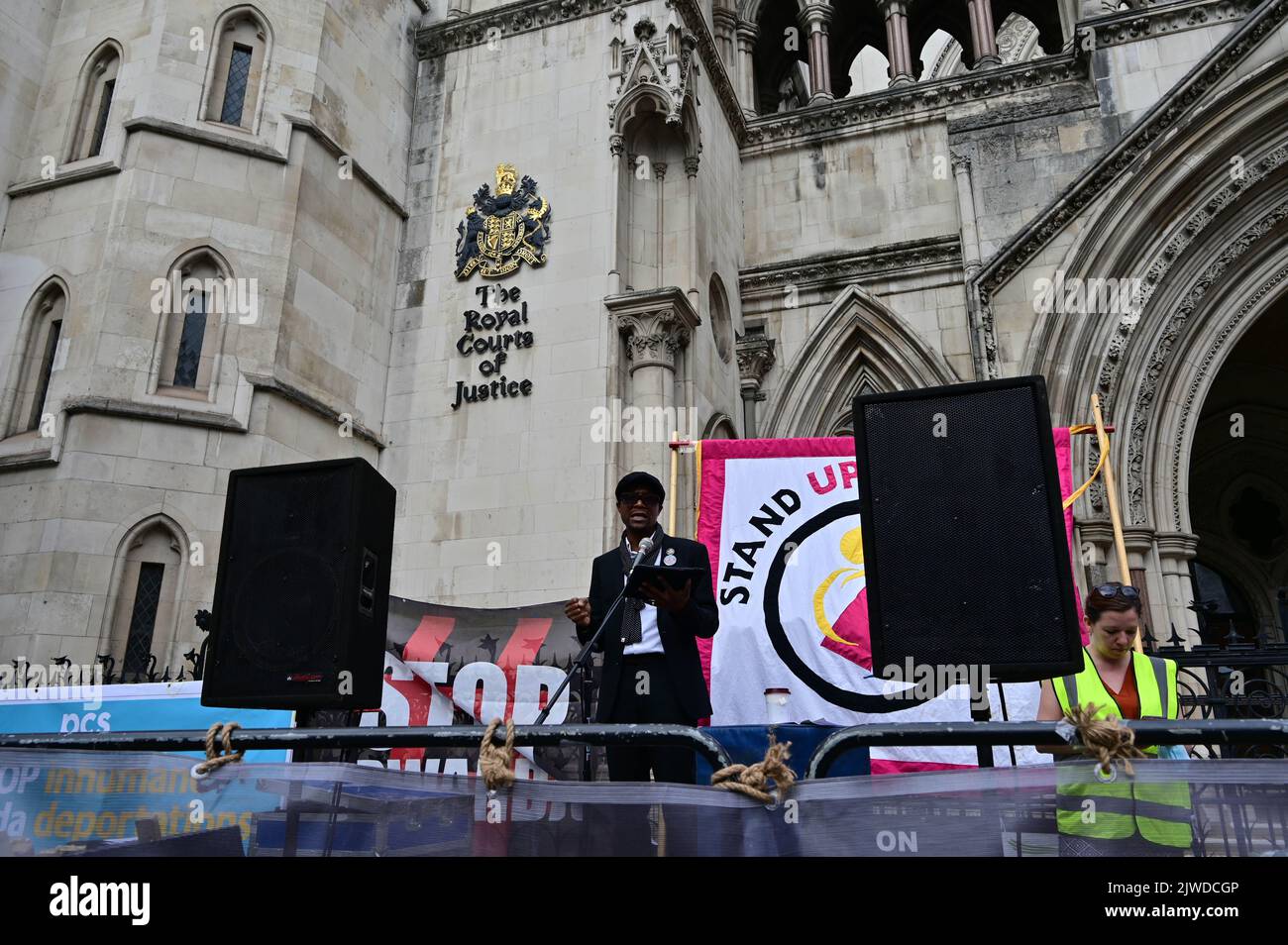 Royal Courts of Justice, London, UK. 5th Sep, 2022. Demonstrators stop ...