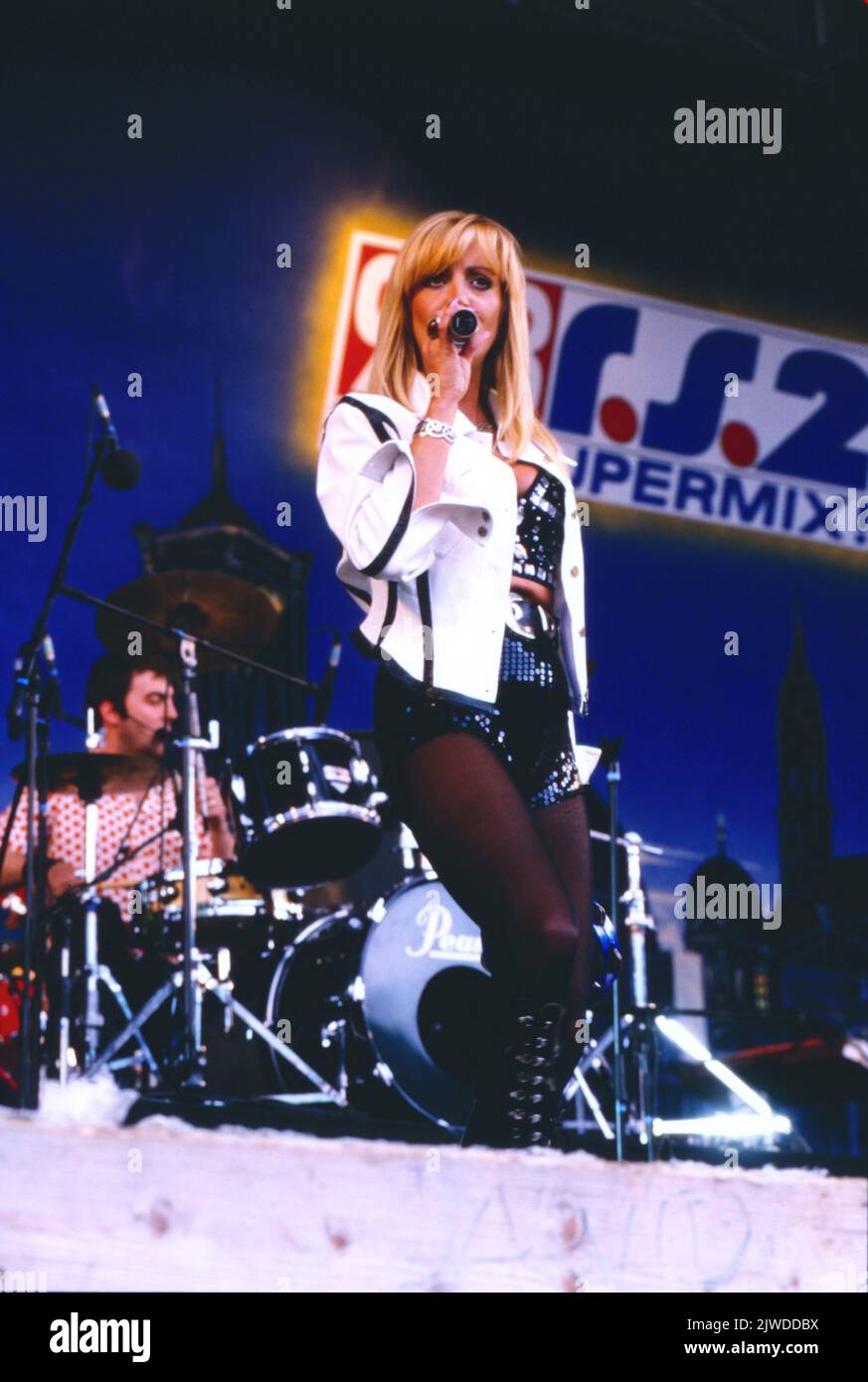 Middle of the road sally carr hi-res stock photography and images - Alamy