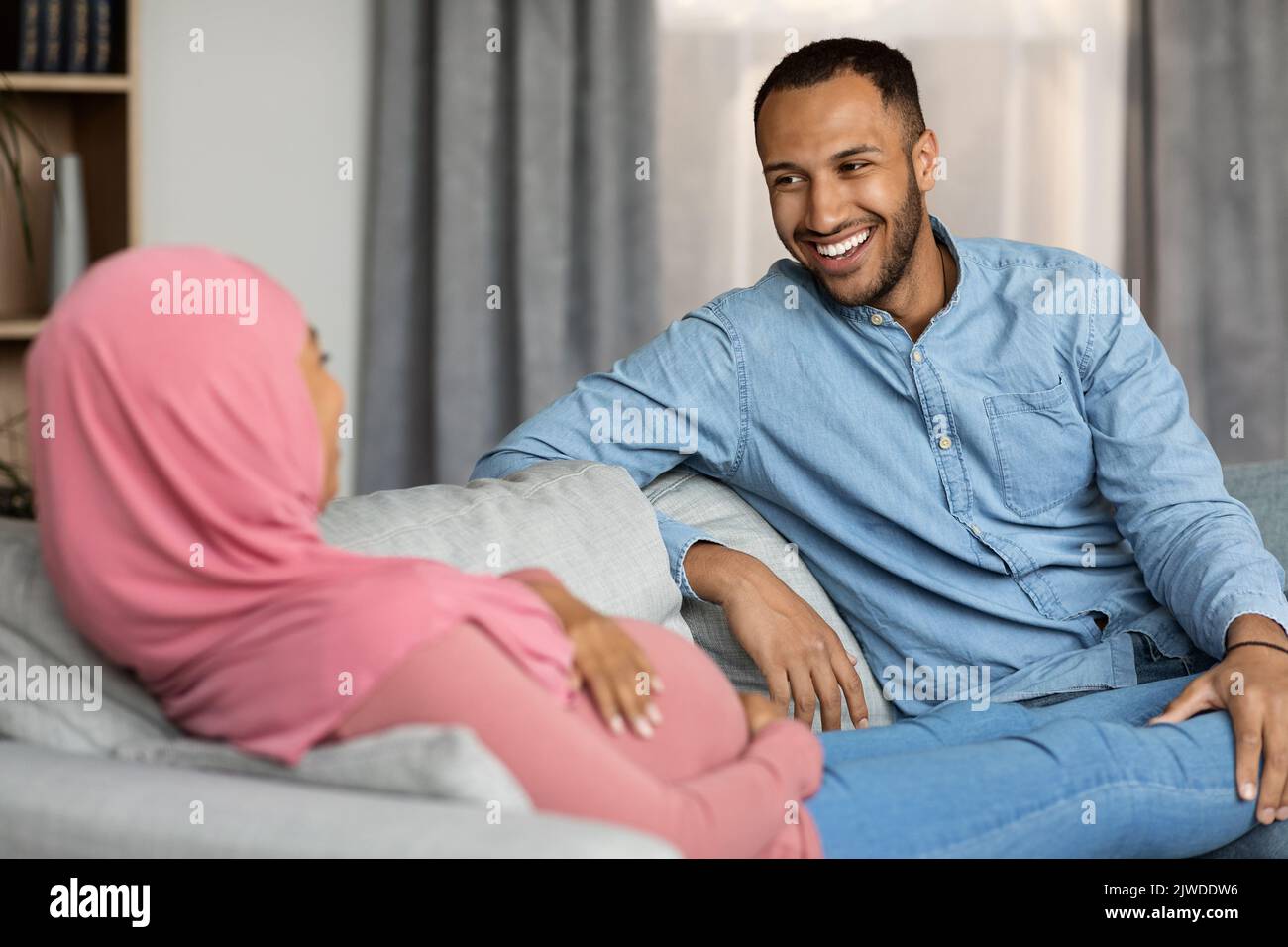 Black african muslim family hi-res stock photography and images - Alamy