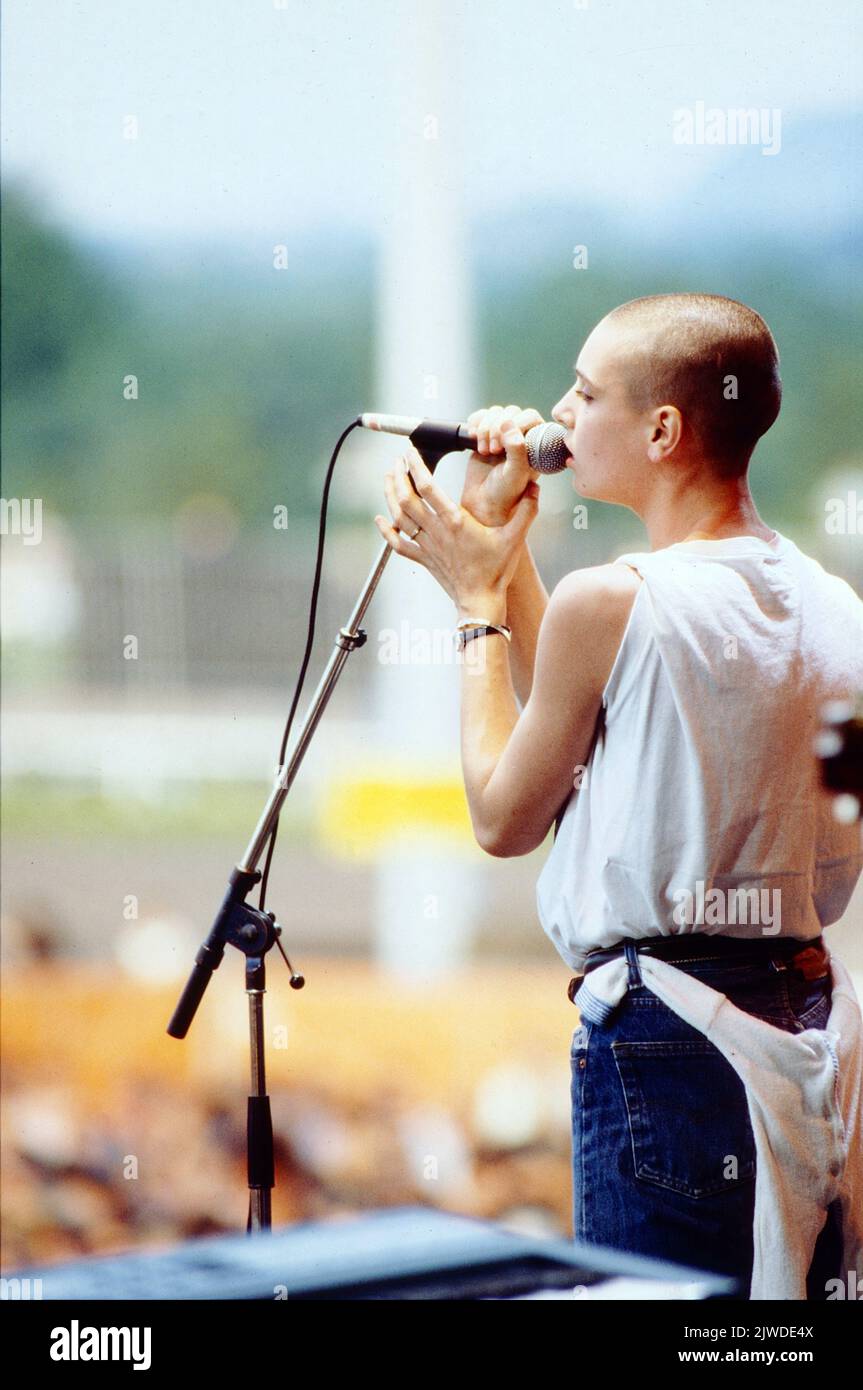 Sinead O'Connor, irische Sängerin, Konzert in Deutschland, 1994. Sinead ...