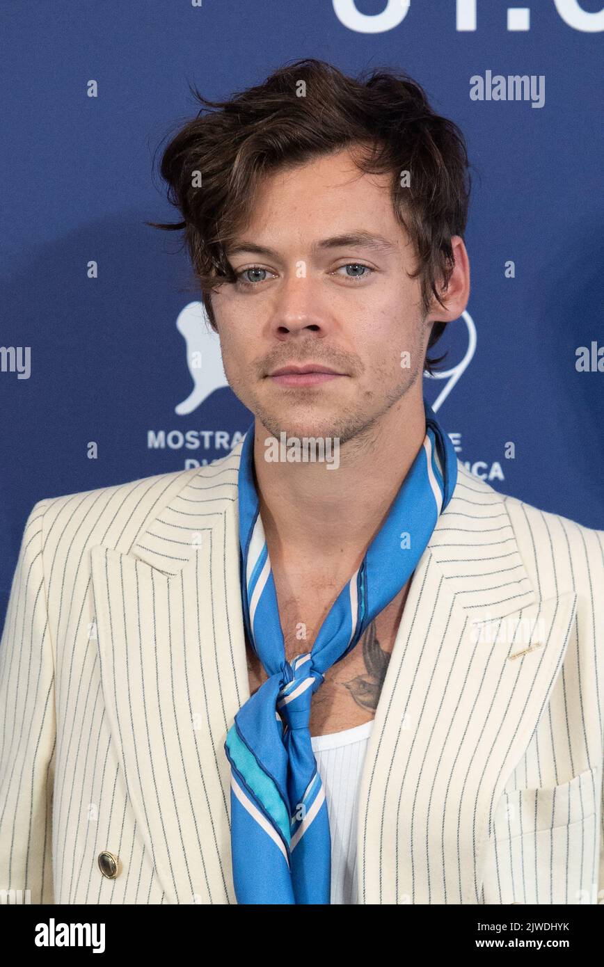 Harry styles dont worry darling hi-res stock photography and images - Alamy