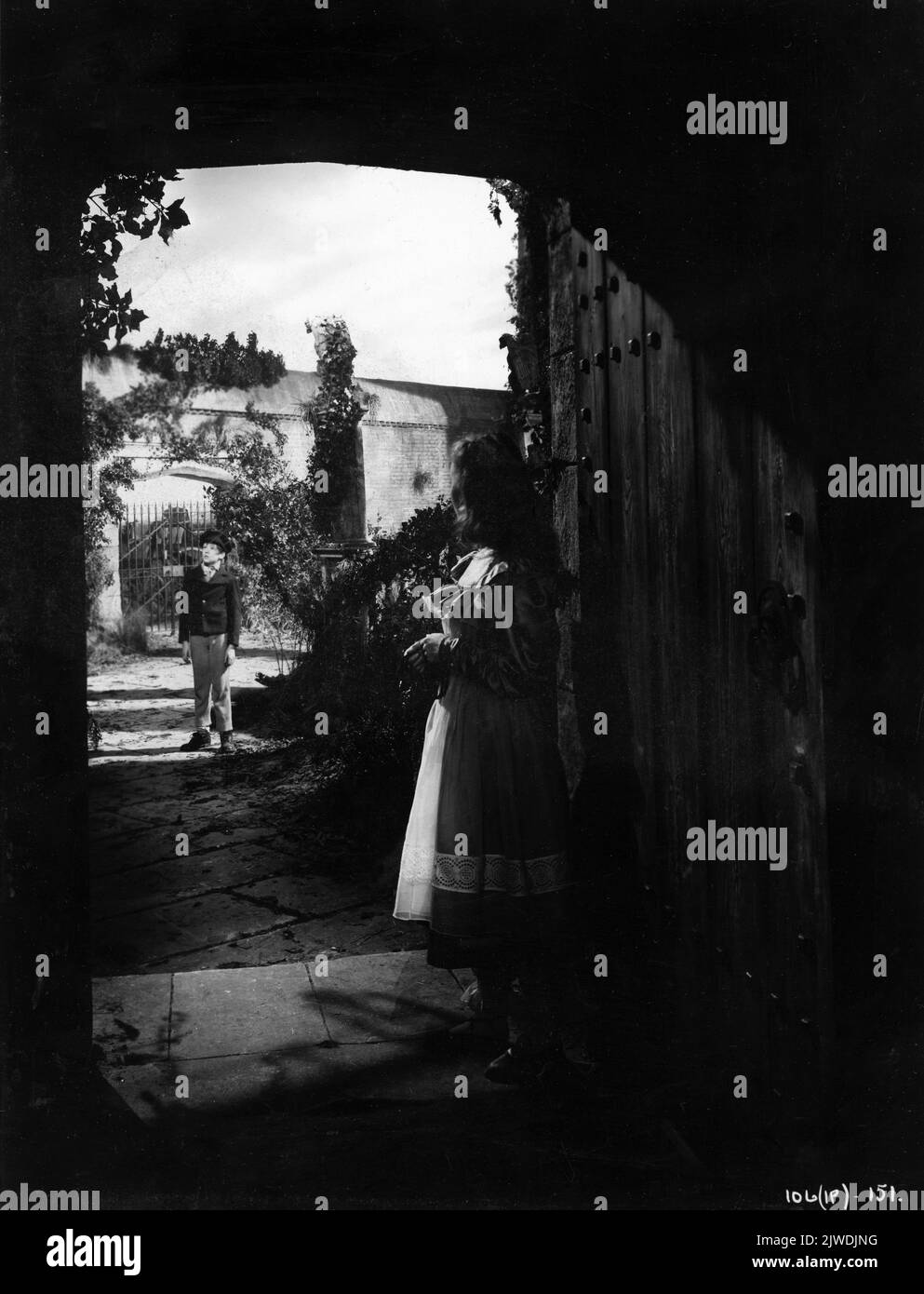 ANTHONY WAGER as young Pip and JEAN SIMMONS as young Estella in GREAT ...