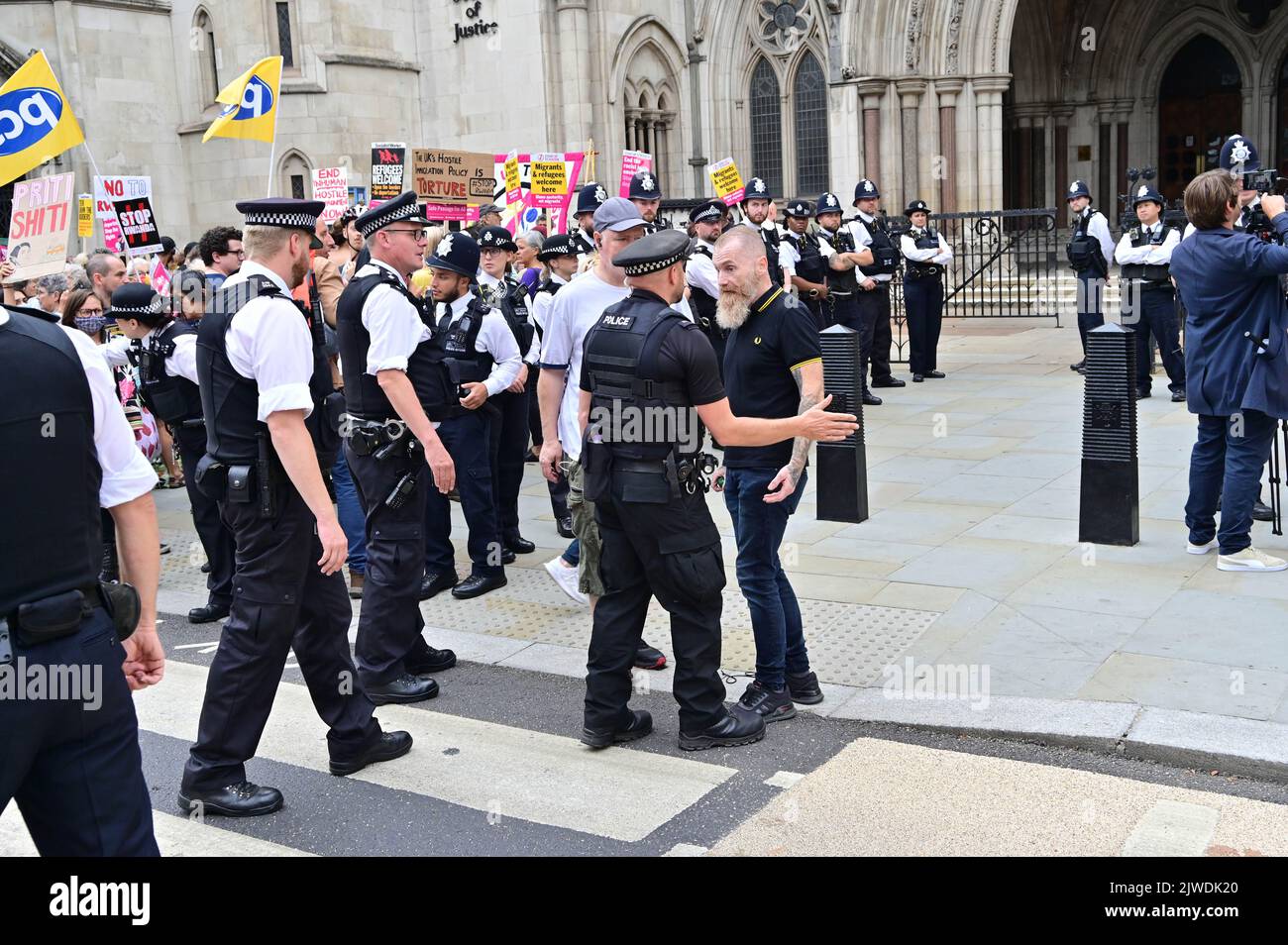 Royal Courts of Justice, London, UK. 5th Sep, 2022. Far-rights ...