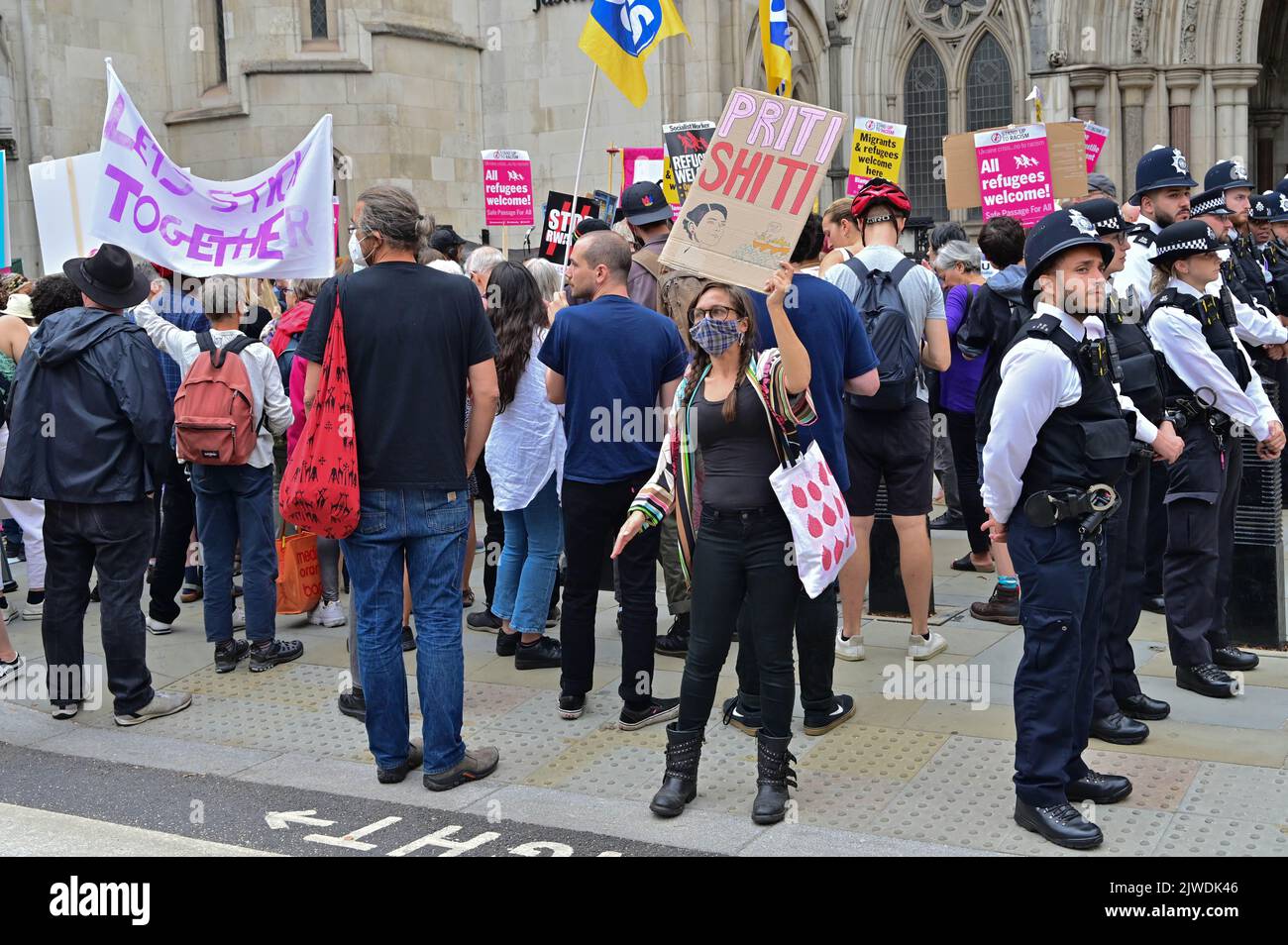 Royal Courts of Justice, London, UK. 5th Sep, 2022. Demonstrators stop ...