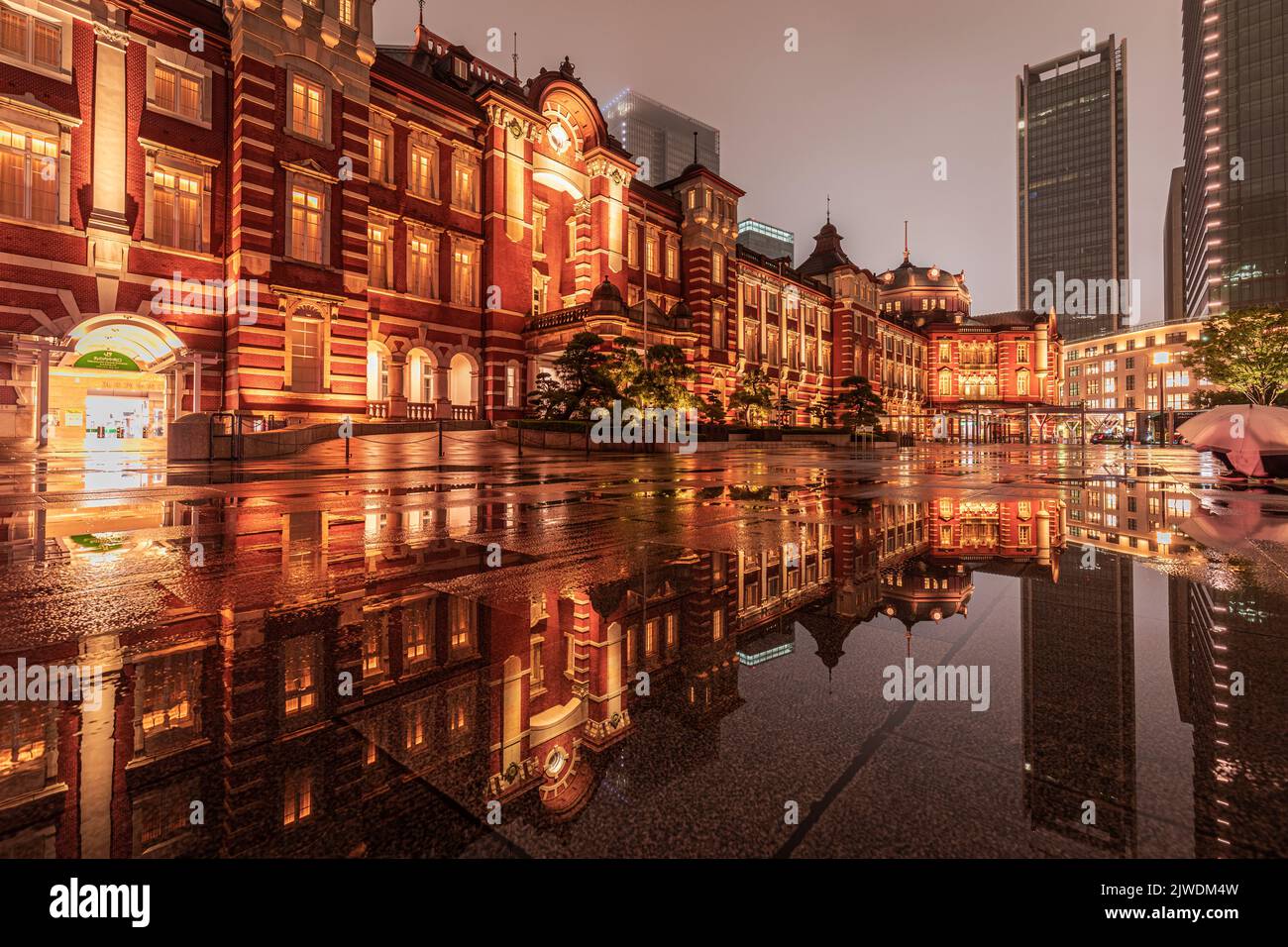 Tokyo Station in a raining night Stock Photo - Alamy