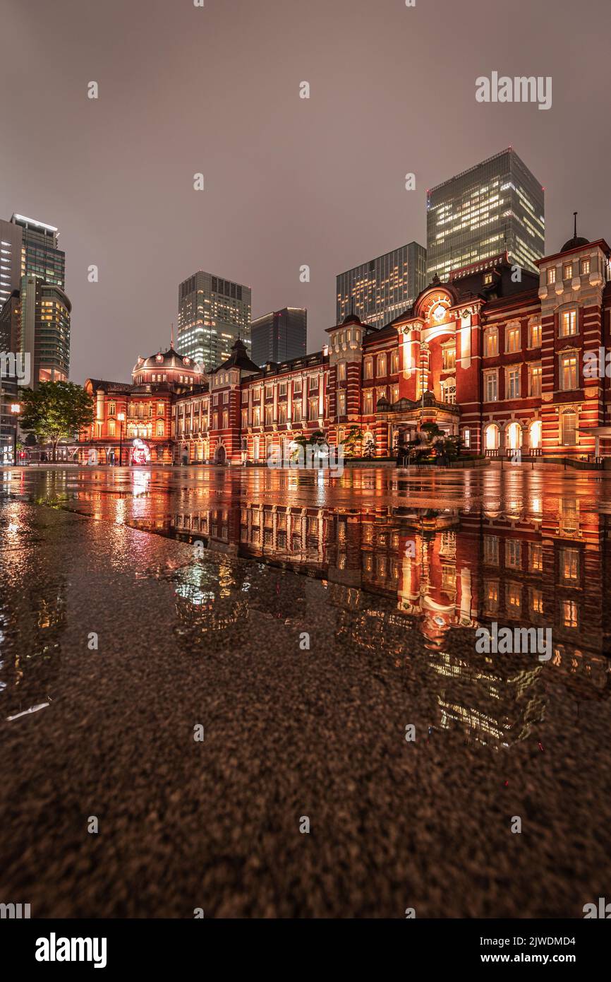 Raining in tokyo hi-res stock photography and images - Alamy