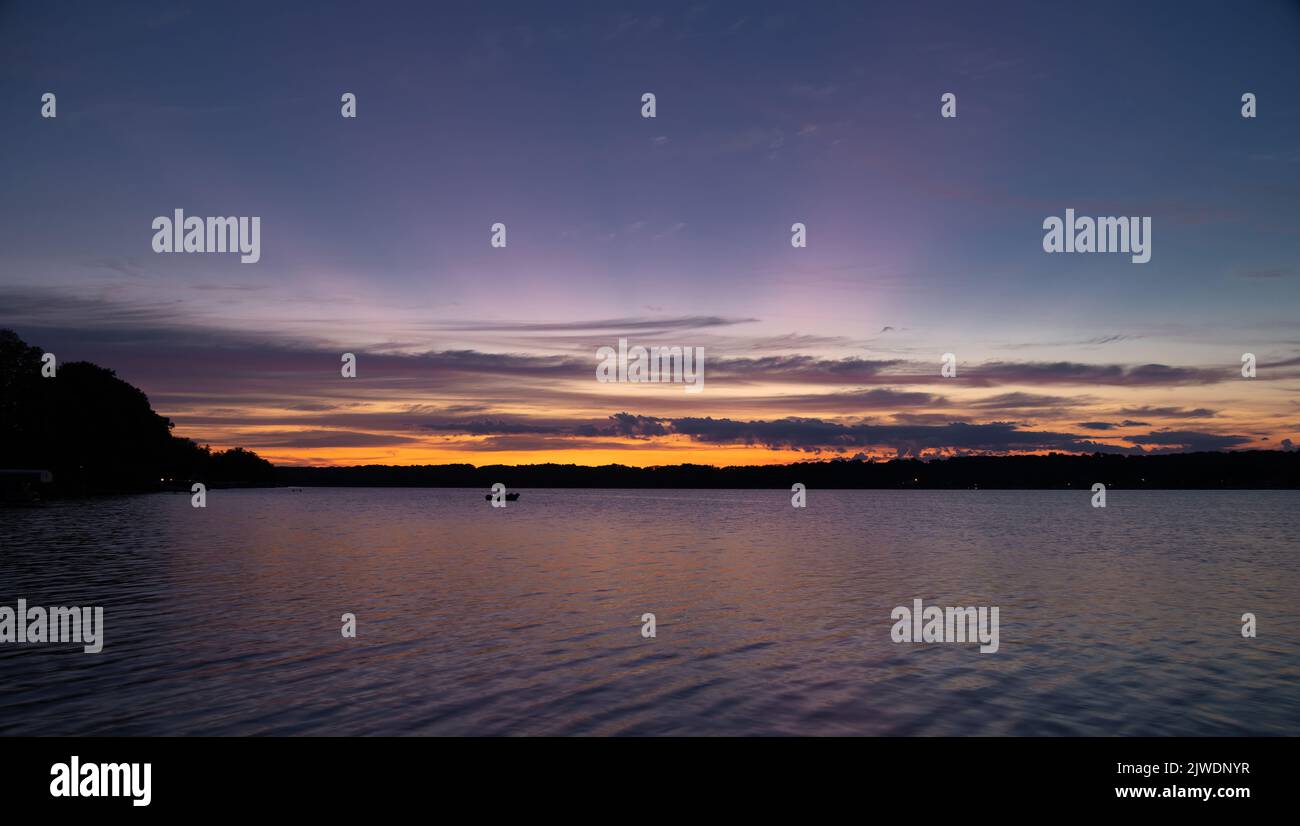 Dawn over the lake hi-res stock photography and images - Alamy