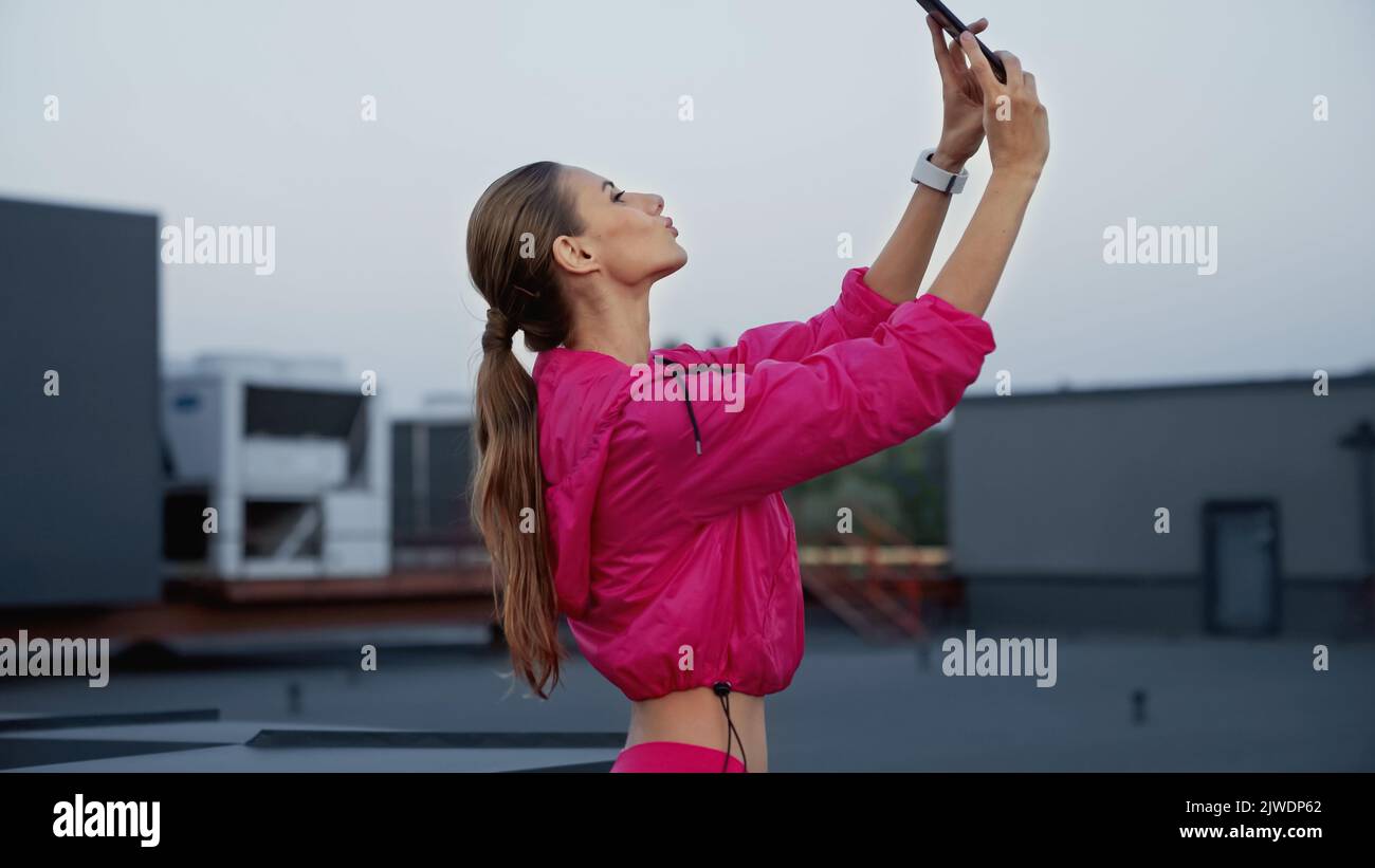 Side view sportswoman taking hi-res stock photography and images - Alamy