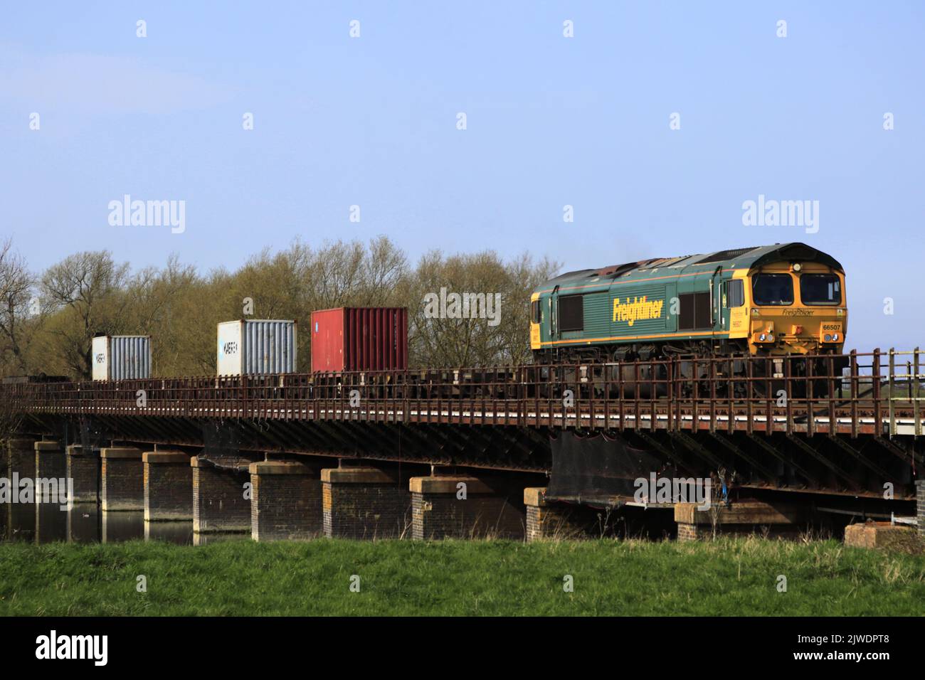 66507 Freightliner, diesel powered freight train near Manea village ...