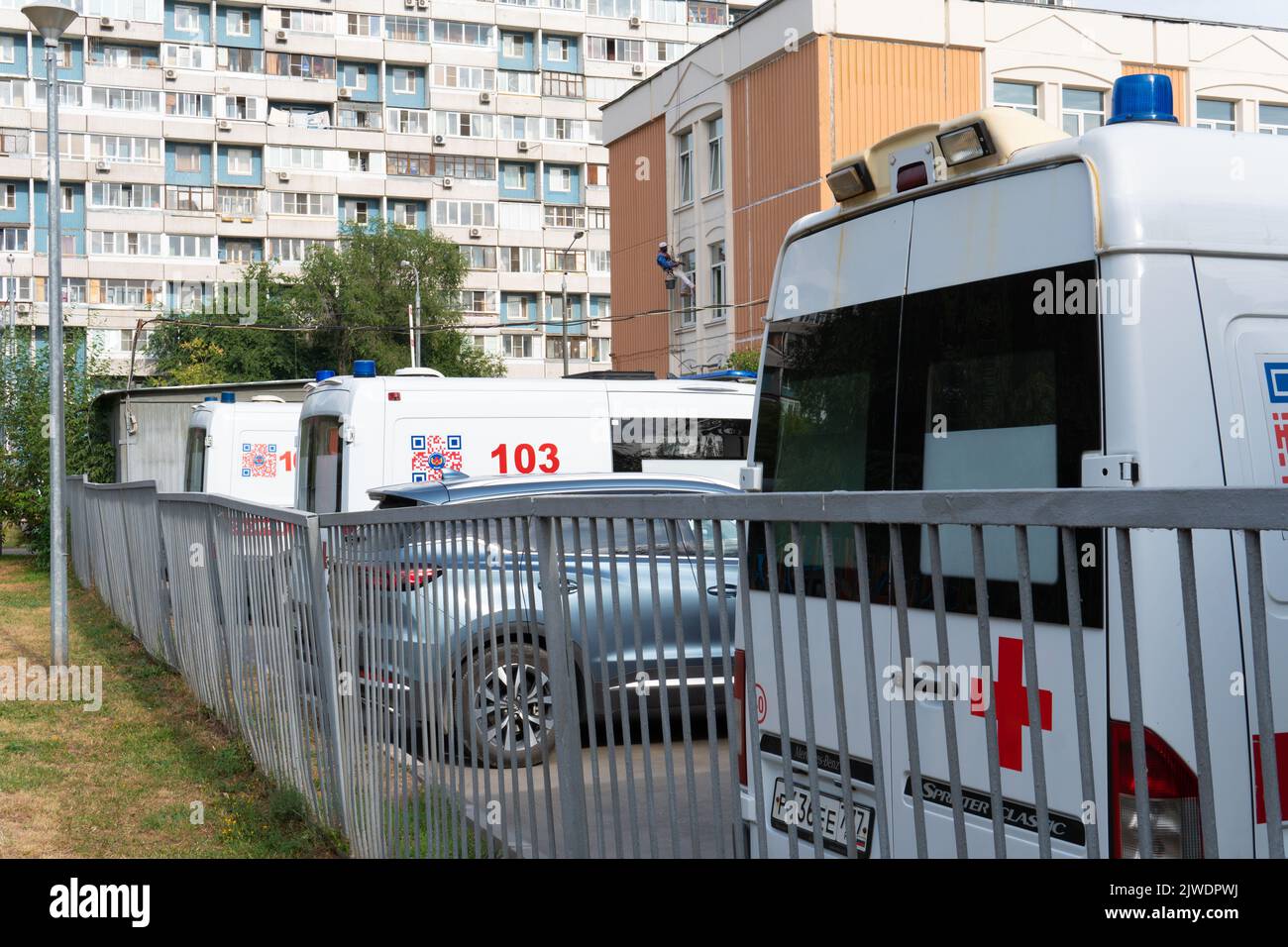 Ambulance speed hi-res stock photography and images - Alamy