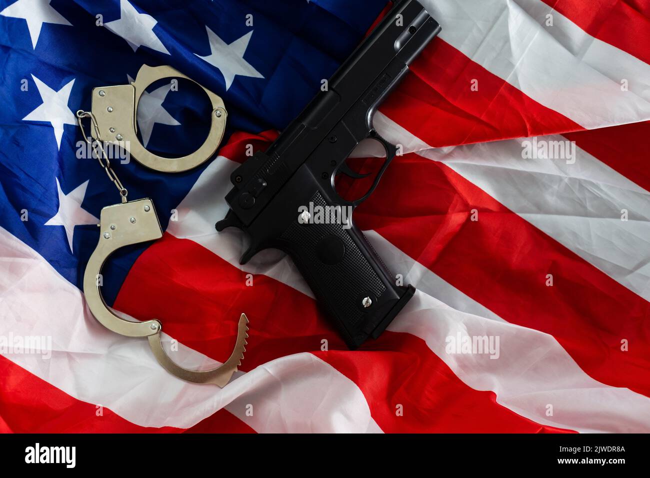 Hand gun us flag hi-res stock photography and images - Alamy