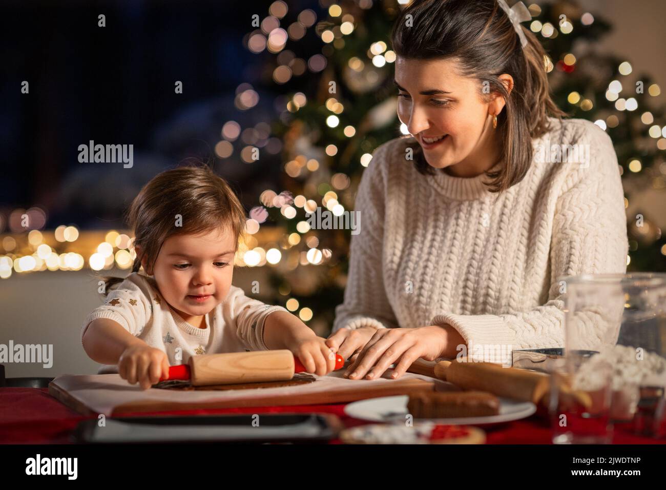 mother and daughter making gingerbread at home Stock Photo - Alamy