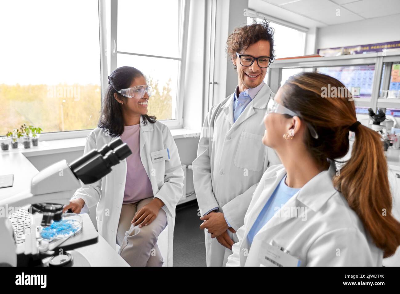 Science team working microscopes hi-res stock photography and images - Alamy
