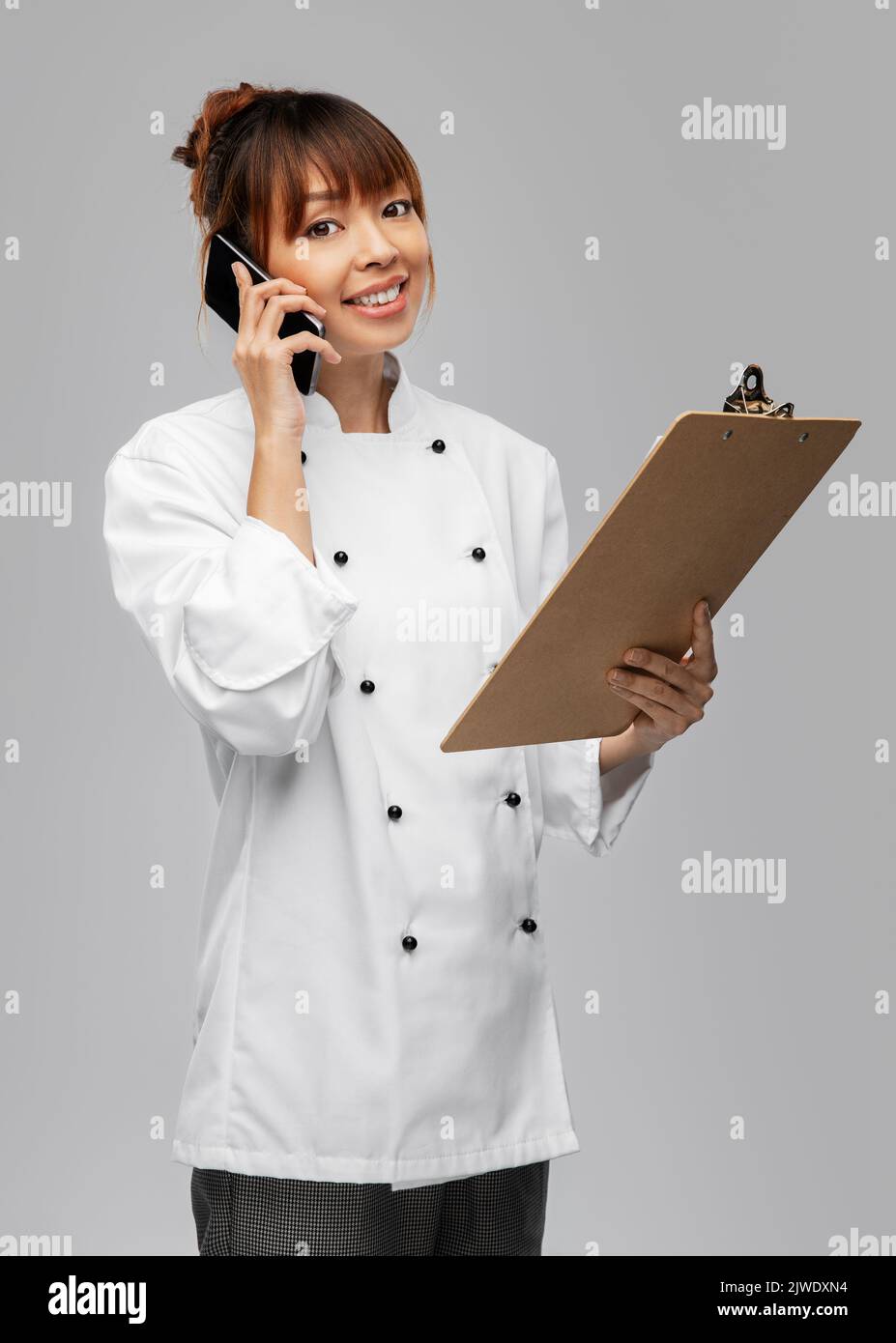 Professional chef talking on phone hi-res stock photography and images ...