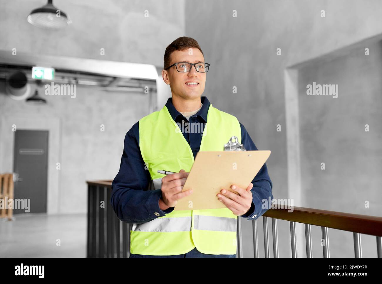 Supervisor man hi-res stock photography and images - Alamy